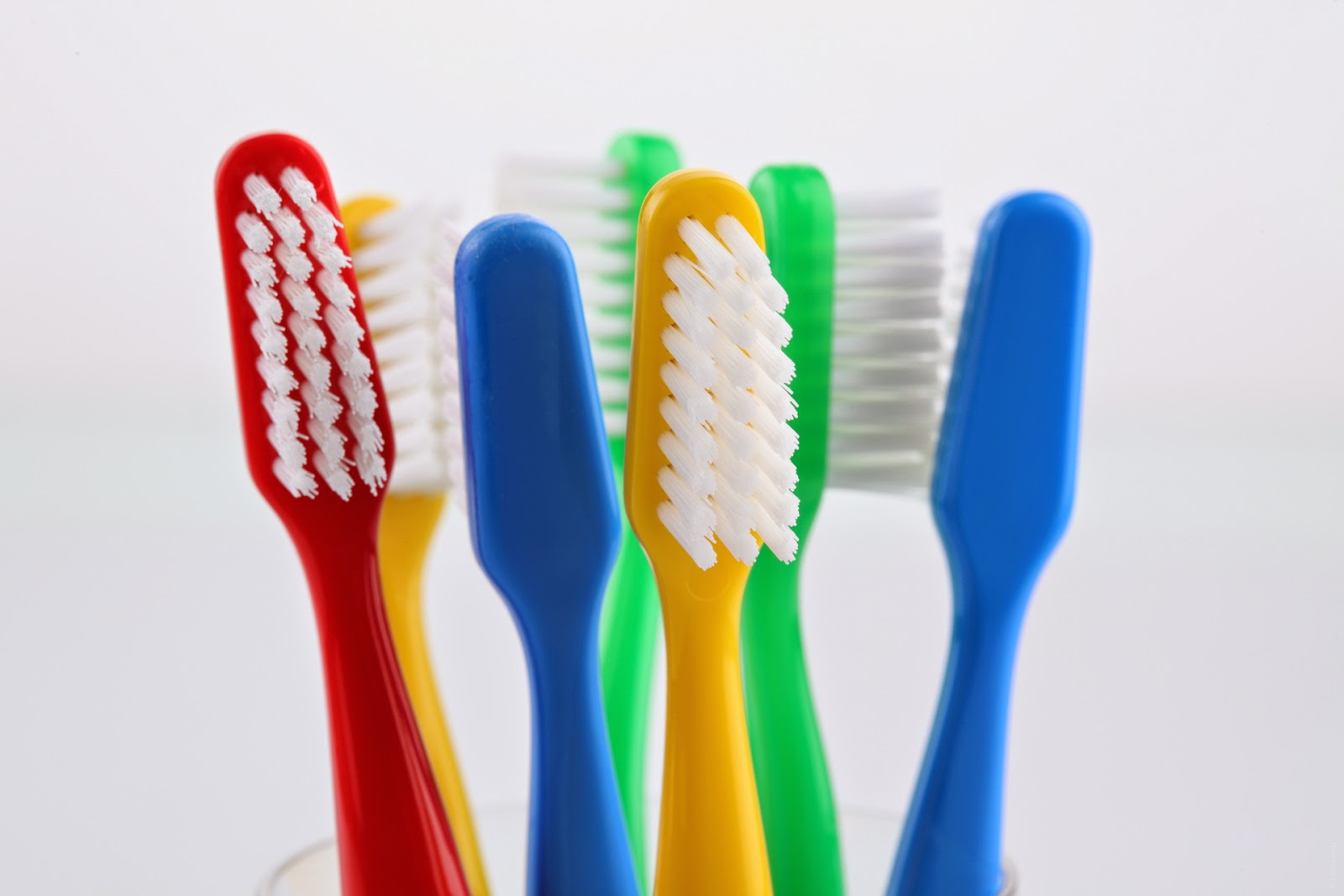 Dra. Sonrisa: DIME QUE CEPILLO USAS Y TE DIRÉ QUIEN ERES