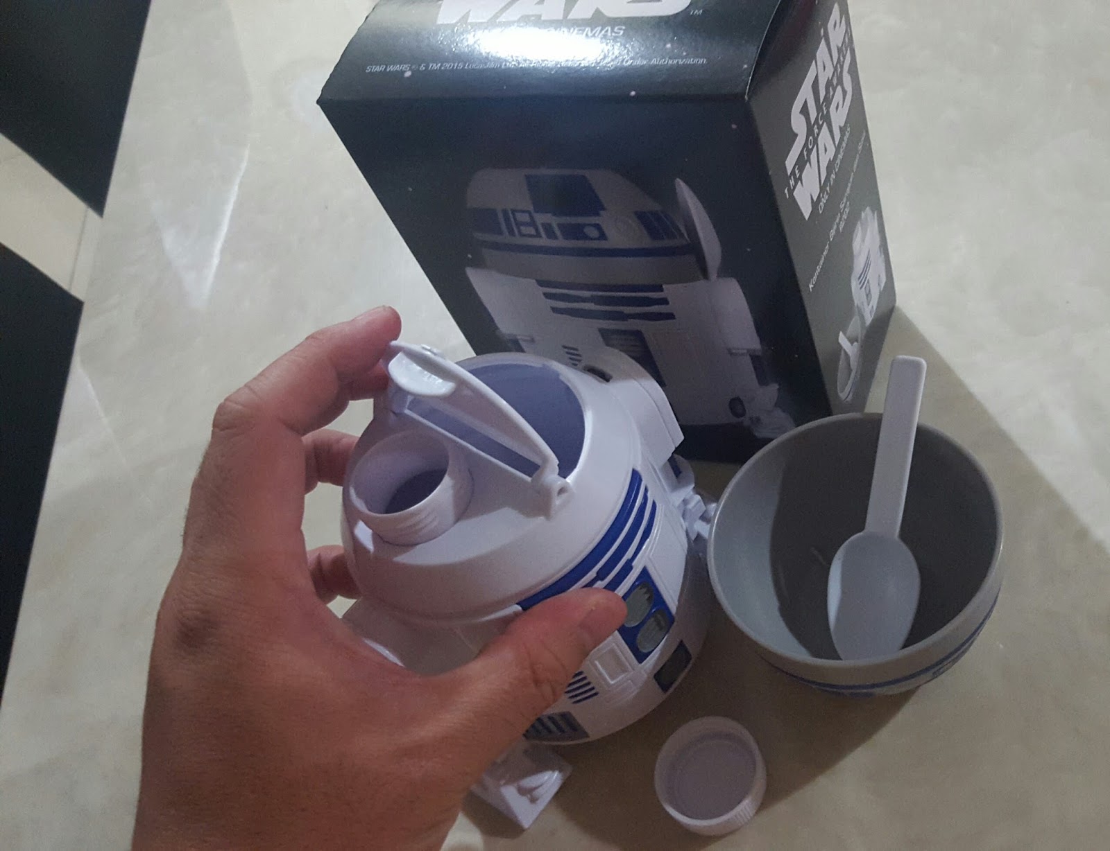 DAUS REDSCARZ: STAR WARS R2D2 Cereal and Milk Container | The Force Awakens