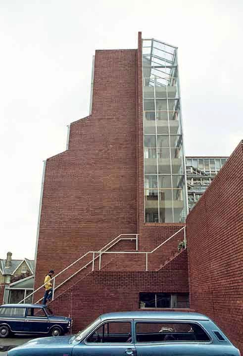 Facultad de Historia de Cambridge | James Stirling | Biblioteca ...