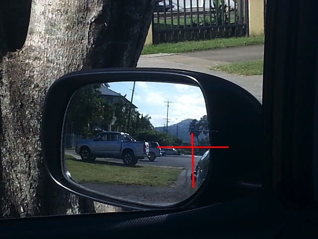 Cairns Driving School: What is the best way to adjust the side mirrors?