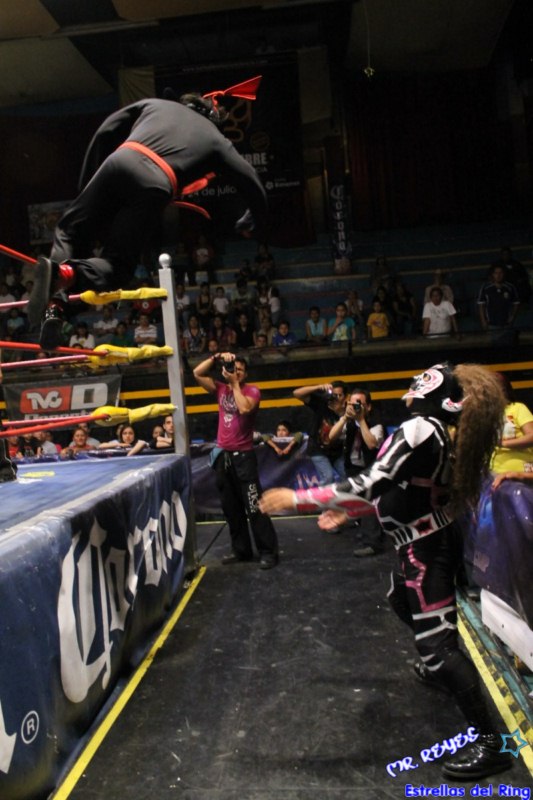 ESTRELLAS DEL RING.: Octagón, Octagoncito y Veneno triunfarón en la ...