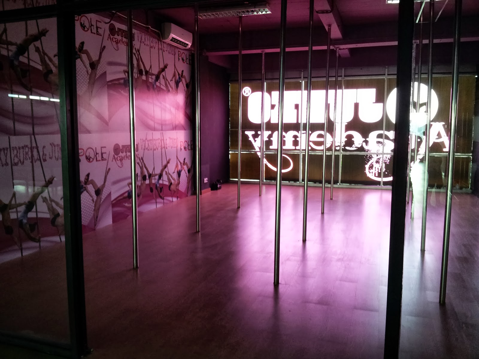 Pole Dance Indonesia: POLE DANCE STUDIO BALI, INDONESIA