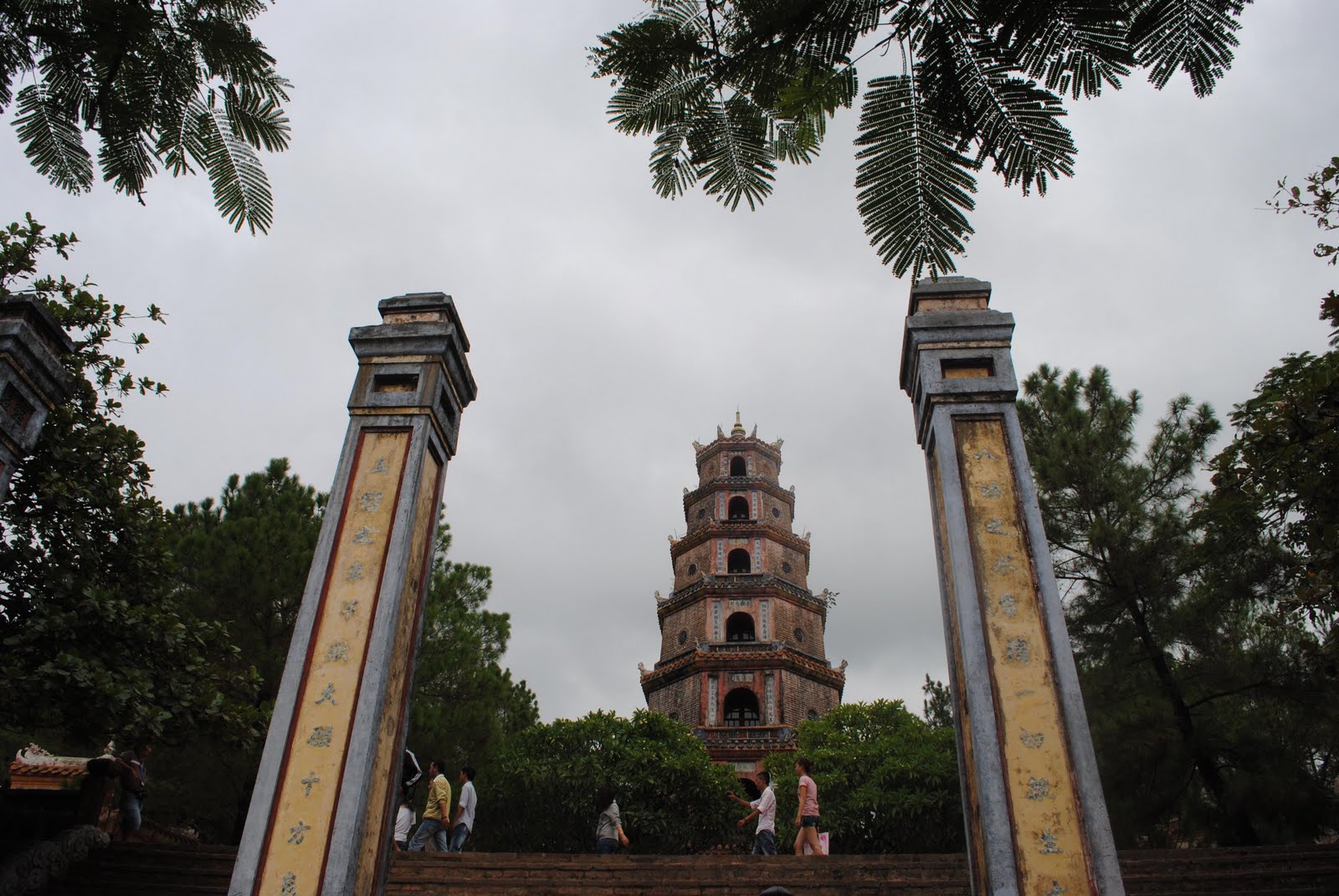 CON ĐƯỜNG CÁI QUAN: CHÙA THIÊN MỤ