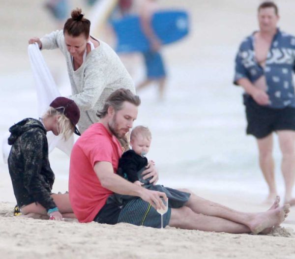 Retro Bikini: Ashlee Simpson Wears “Zig Zag Bikini” At Hawaii (35 Photos)