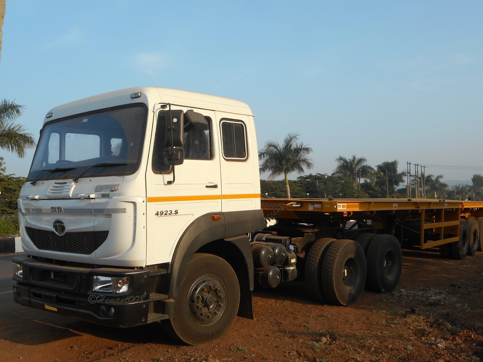 Hemant AutoclickZ : Brand new Tata Signa 4923.S Tractor Trailer With ...