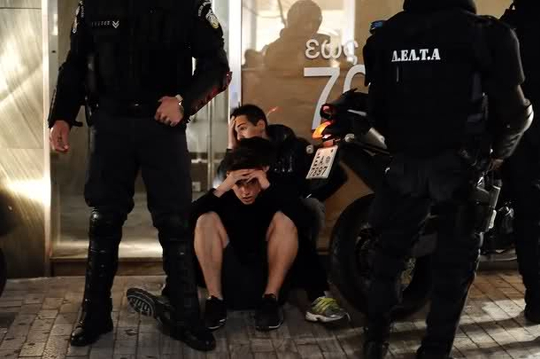 Η "ΟΜΑΔΑ ΔΕΛΤΑ" απο αύριο επιβάλει τον νόμο ξανά στα Εξάρχεια. | ΛΥΣΤΕ