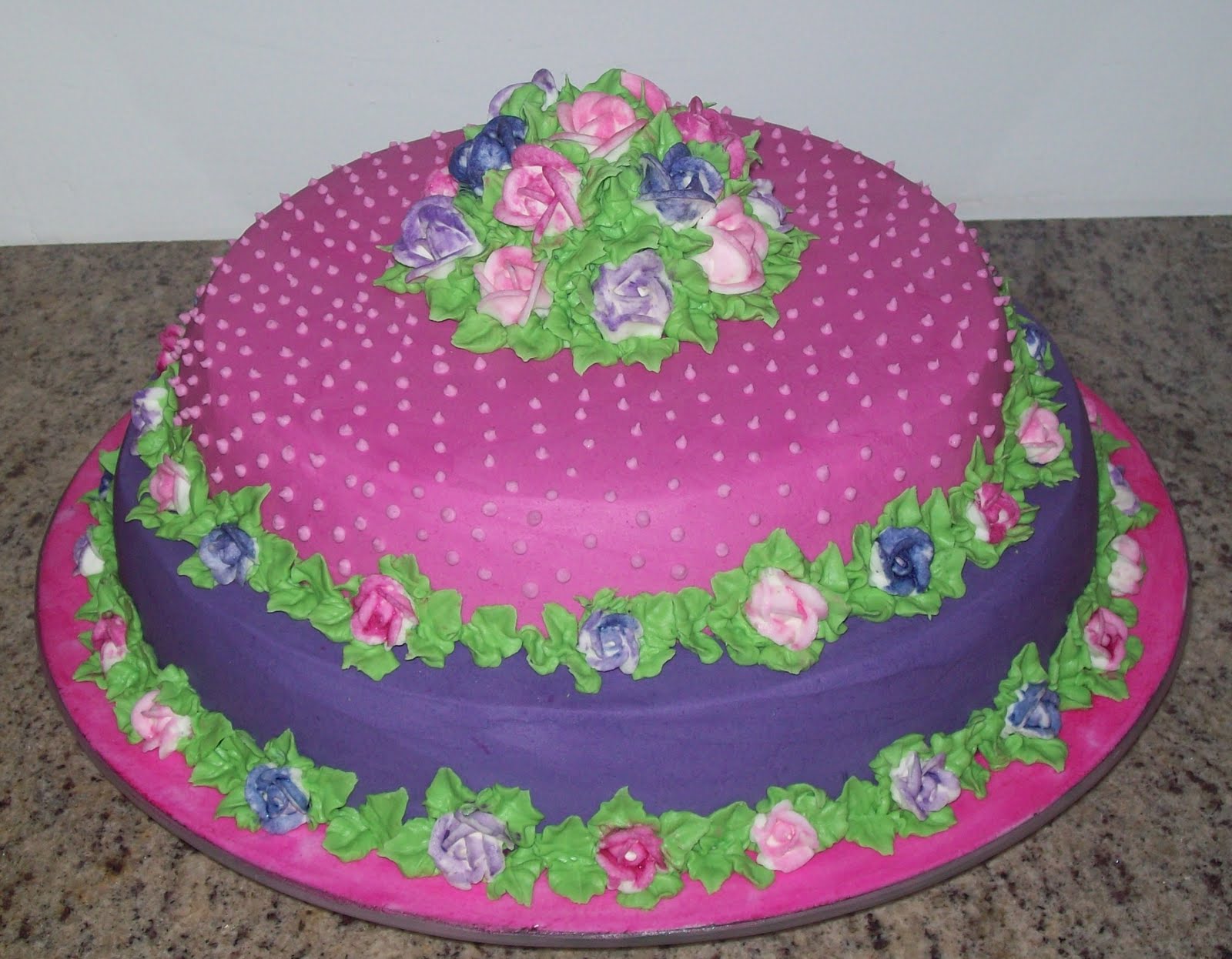 BOLOS LOURA CALDAS: Bolo Pink e Roxo com Flores com 2 Camadas Ref.: Nº 49