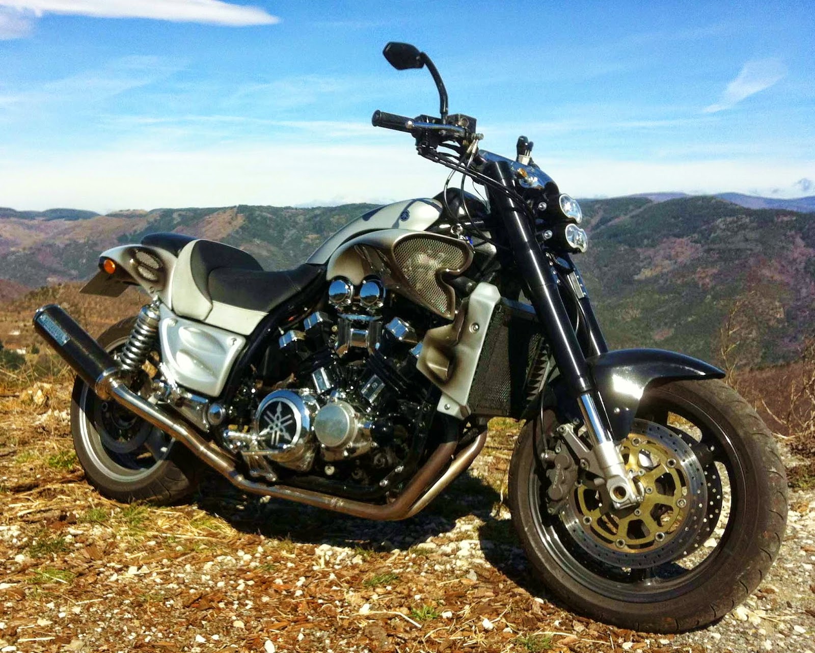 Y.C. Design: YAMAHA 1200 Vmax : "ORANGE PRESSEE".