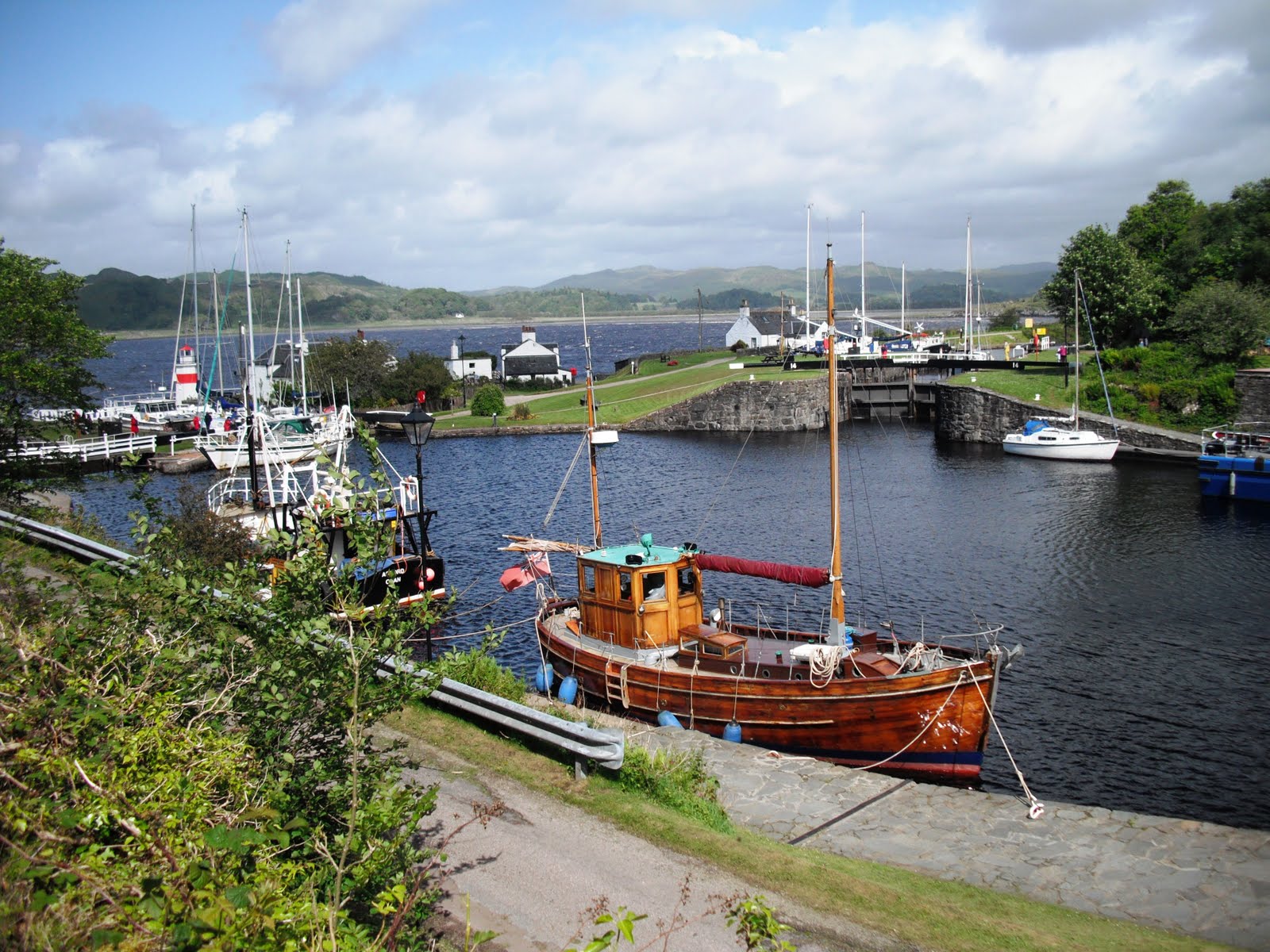 Love my life: Sunday walk at the Crinan Canal