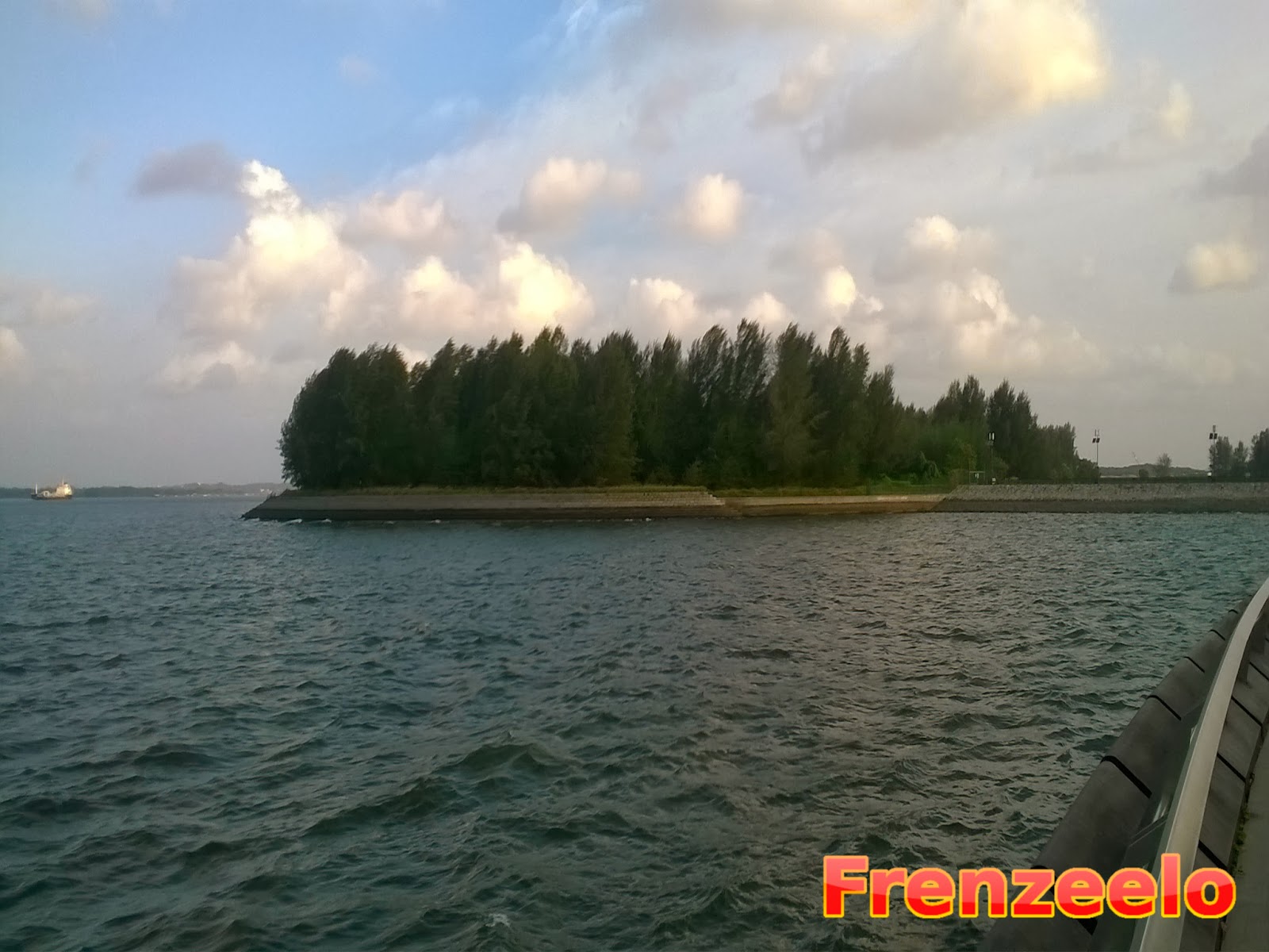 Frenzeelo: Punggol Beach AKA Punggol Point Park