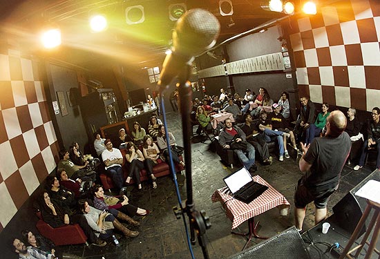 Pensamento Quase Livre: Igreja funciona dentro de boate em SP