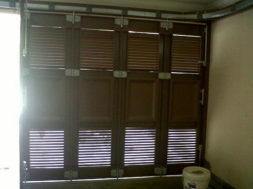 4 Contoh Pintu Besi Garasi Terlihat Modern - Model Rumah