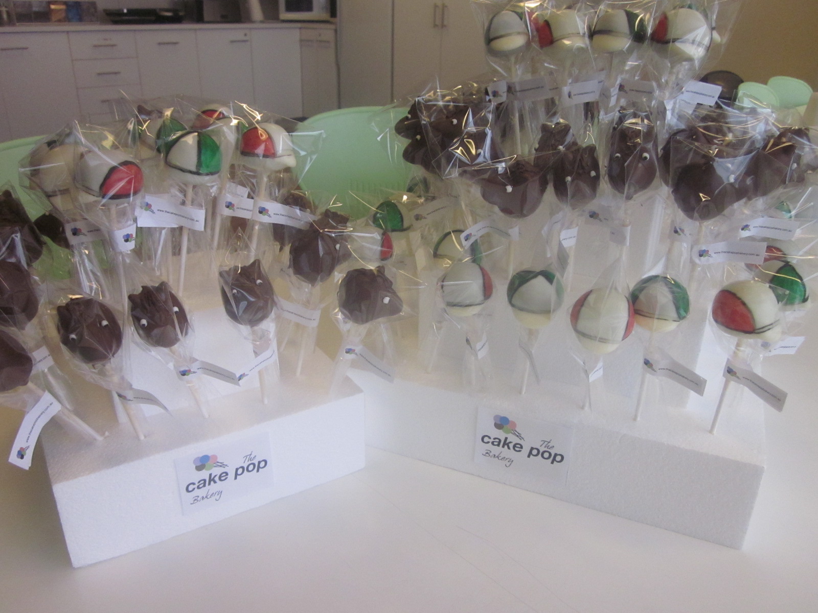 The Cake Pop Bakery: Melbourne Cup Cake Pops