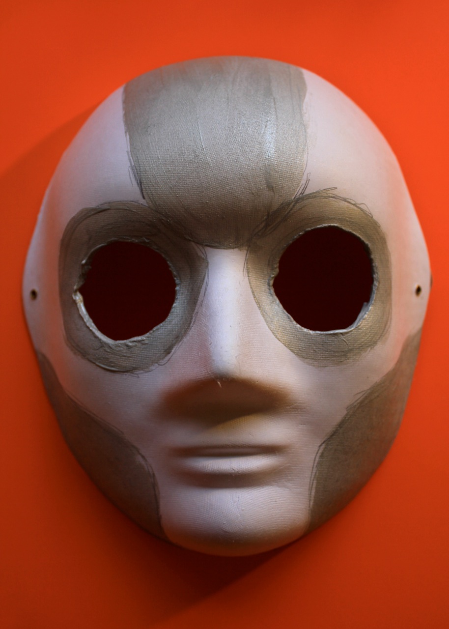 Elle and Lou: How to make a Robot Mask