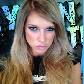 El Diablo's Celebrity News: Kelly Kelly Sports a New Look in Post-WWE