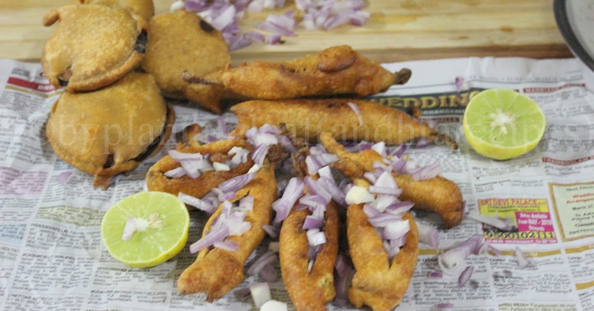 plantain leaf(Andhra Recipes): Mirapakaya Bajjilu (Andhra style Mirchi bajji)