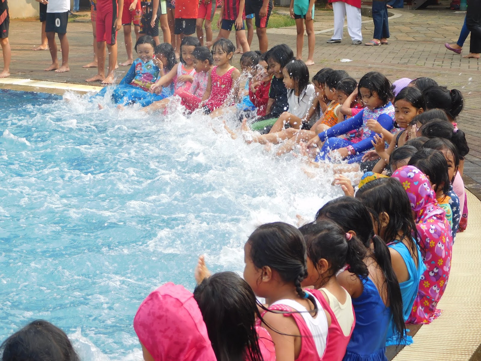 SD NEGERI CIBADAK BOGOR: Kegiatan Outing Class Renang