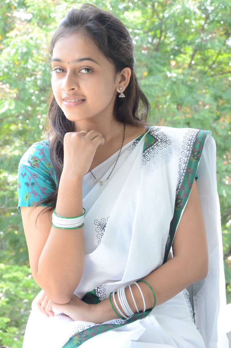 Sri Divya - Gorgeous in White Saree - Tollywood Image Spotlite