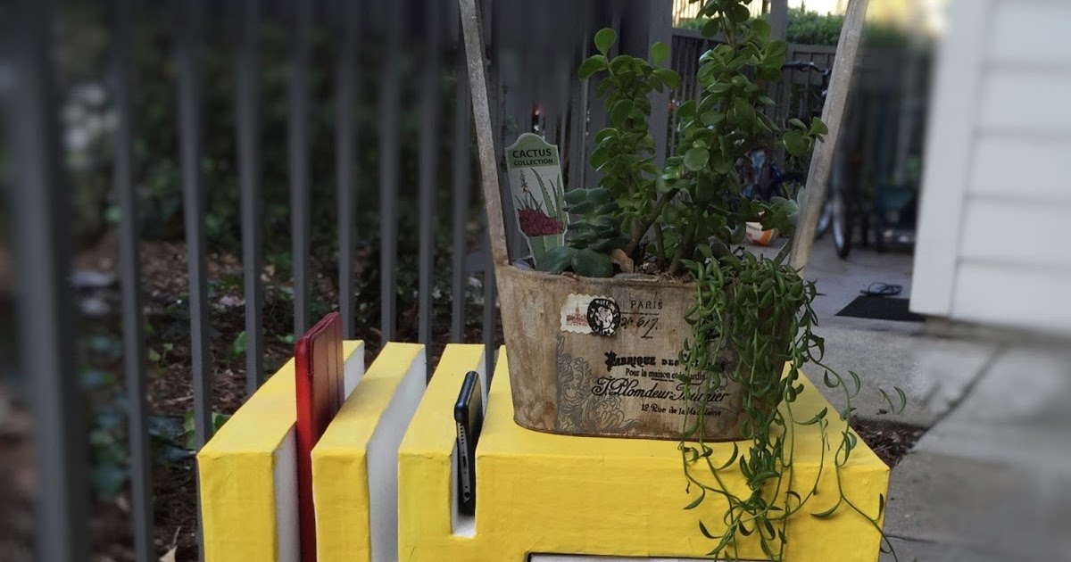 DIY: Cardboard night stand and charging station