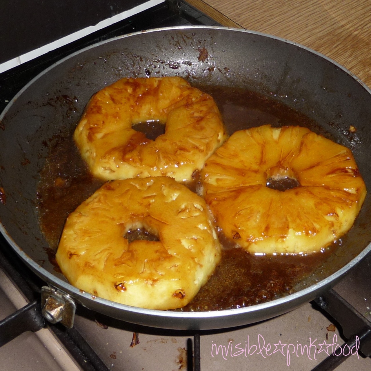 InvisiblePinkFood: Pineapple flambé