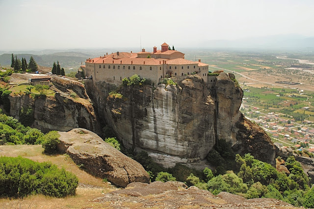 Meteora cliffs monastery in Greece: Most Beautiful Houses in the World
