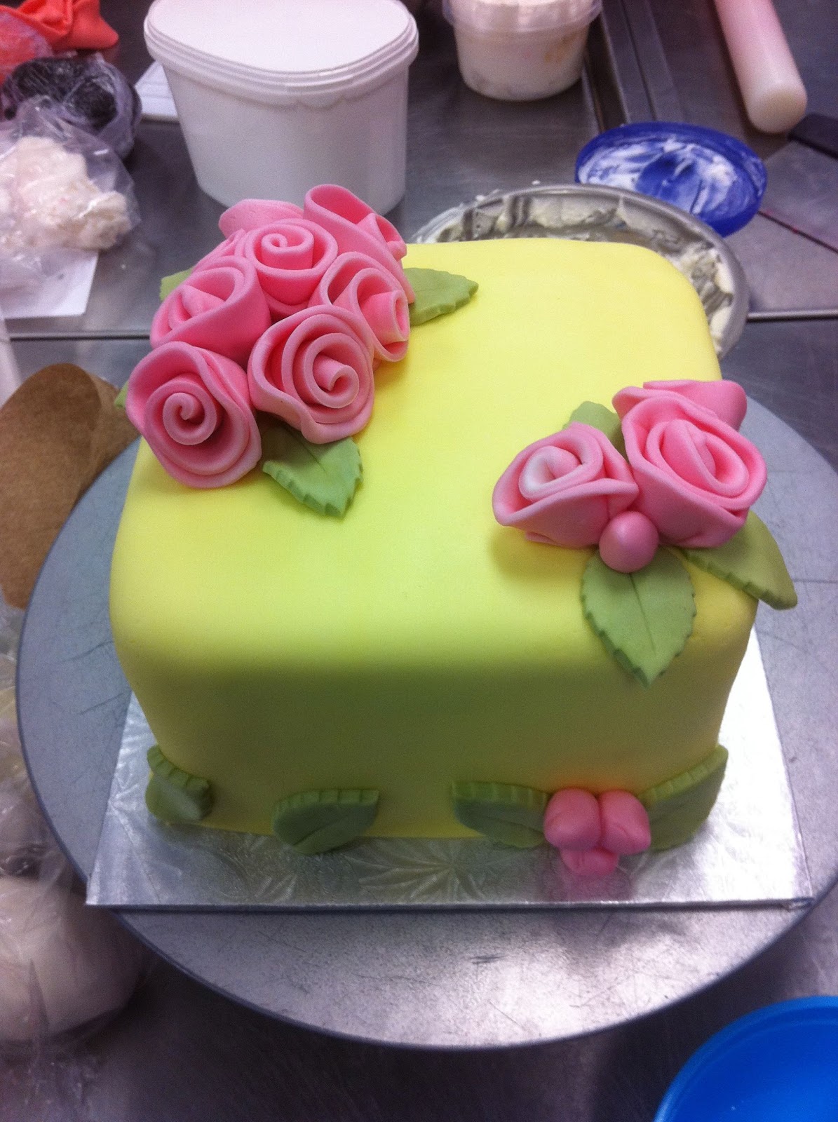 Naked Cupcakes: Fondant Decorating Class