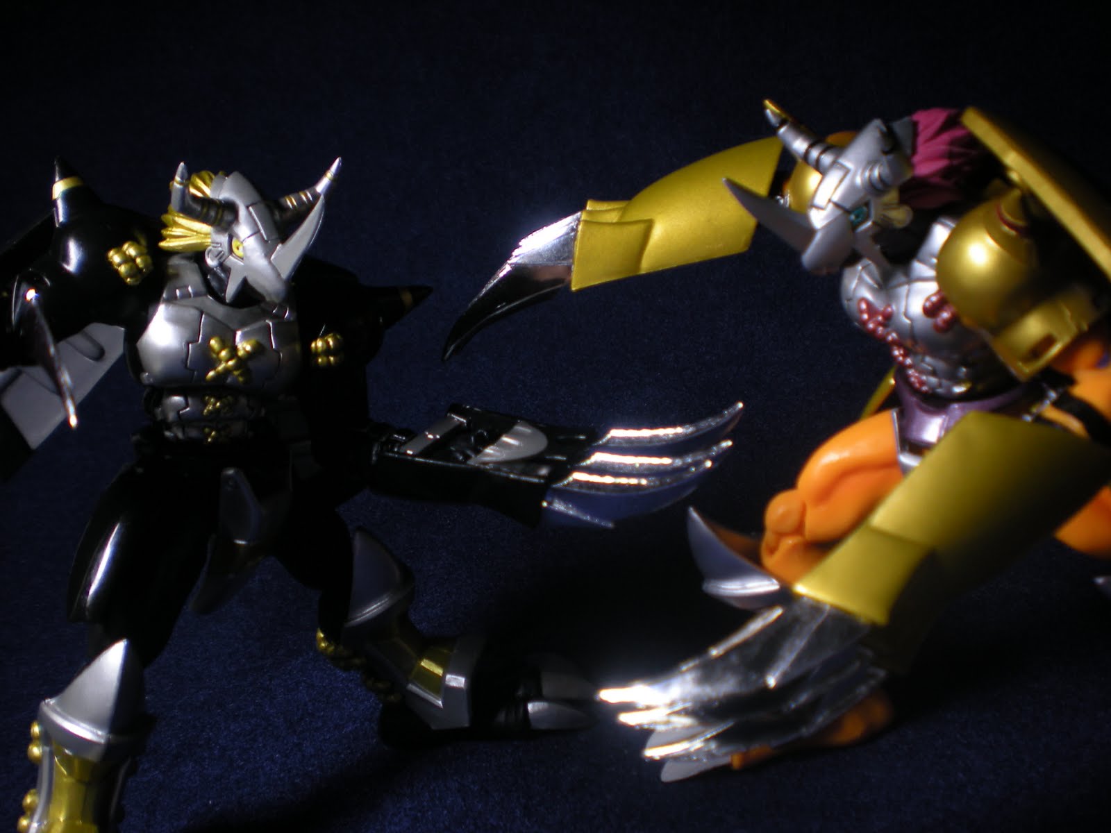 Review: [Bandai] D-Arts Black War Greymon | Night's Corner