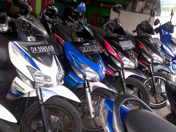 BINTANG DEWATA MOTOR: DISPLAY SEPEDA MOTOR