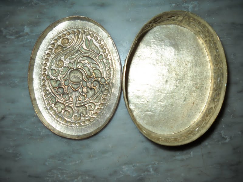 Barang sepuh: tempat perhiasan kuningan lapis perak