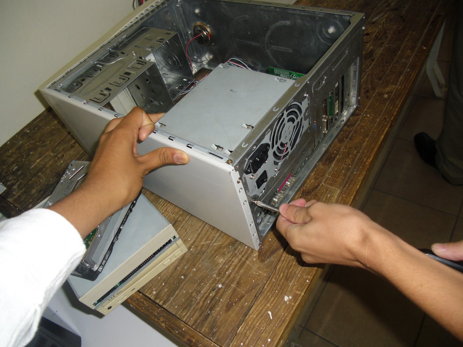 Hector Uribe Computing Projects: Entrada N° 9 Desarmado Del Computador