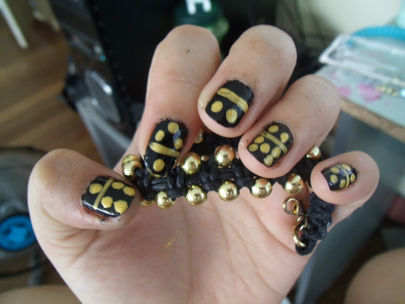 DeeNeotericStyle: Jessie J DOMINO Nails