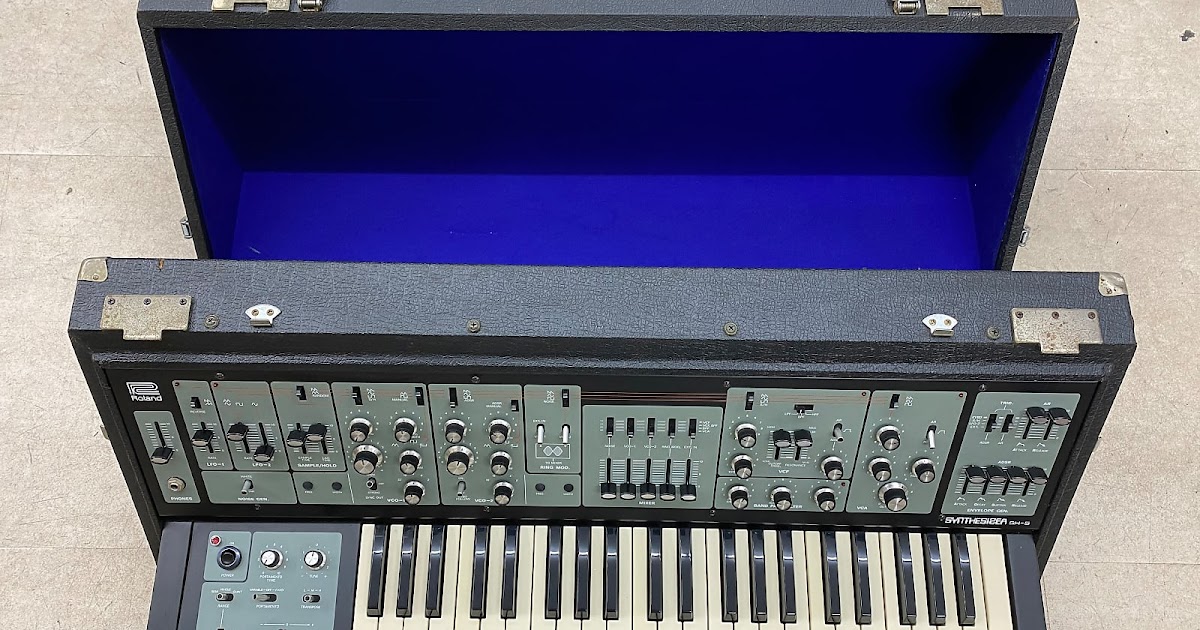 MATRIXSYNTH: Roland SH-5 with original hardcase