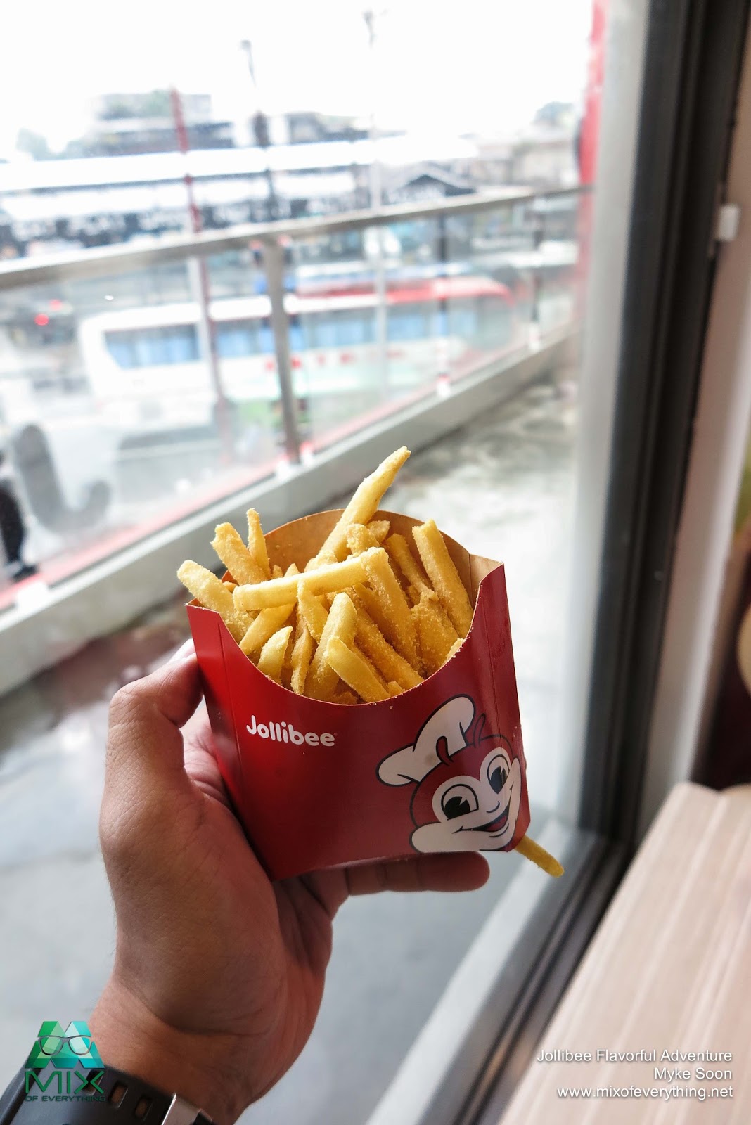 Jollibee Fries Date with their new Garlic and Cheese Jolly Crispy ...