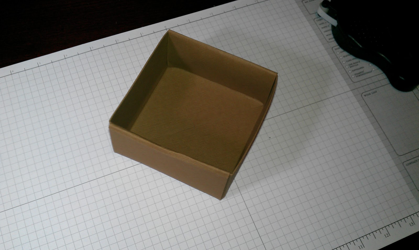 Holly's Stamping Addiction: Paper Gift box