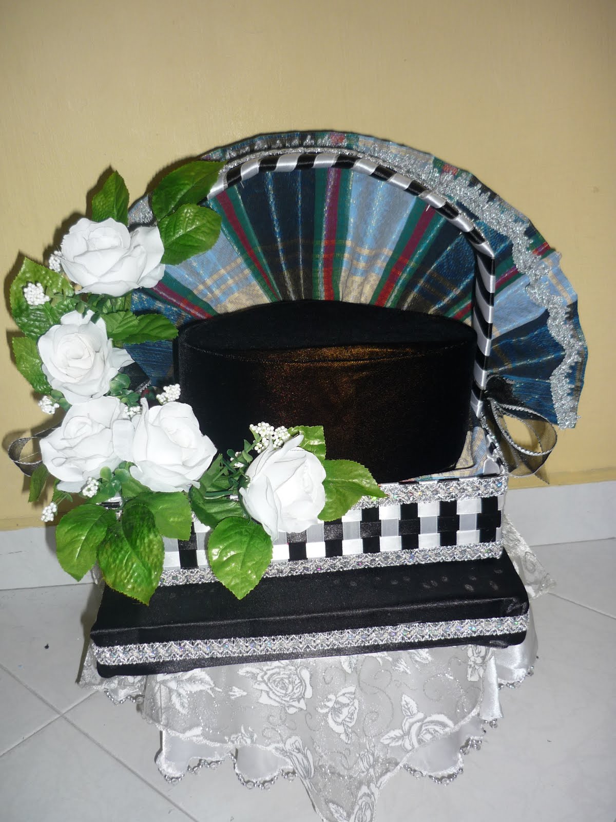 Gubahan Hantaran JS Creation: Gubahan Kain Samping & Songkok