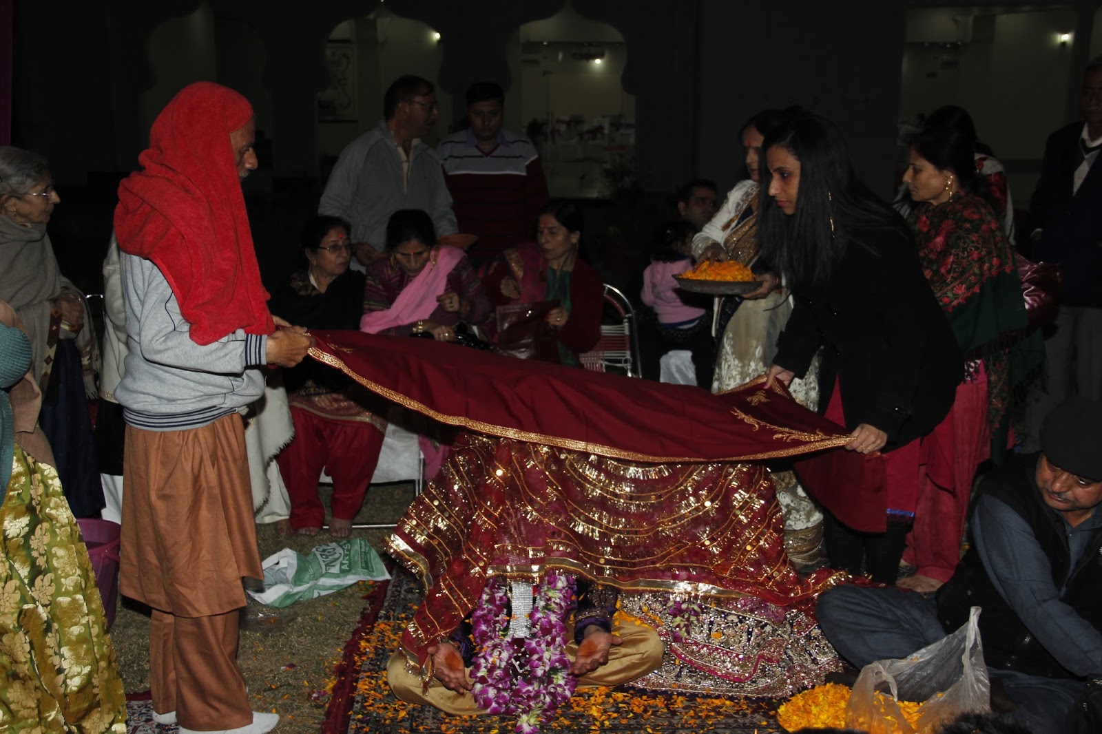 CHINAR SHADE : POSHA POOZA OR FLOWER PETAL SHOWERING IN KASHMIRI PANDIT ...