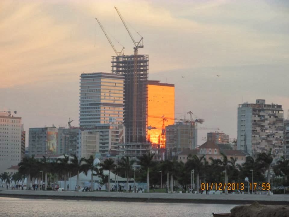 Tukayana: Luanda no pôr do sol