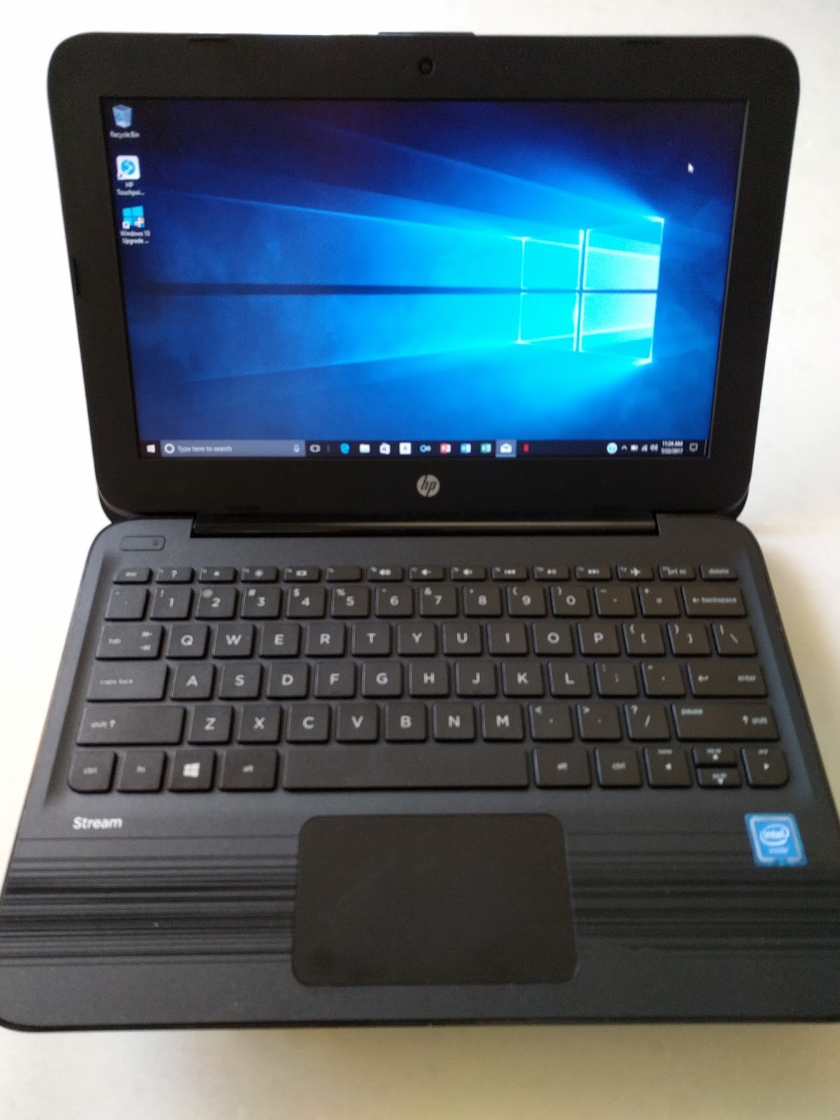 World Travel with Bob: Traveling with an HP Stream 11 Pro G3 Computer