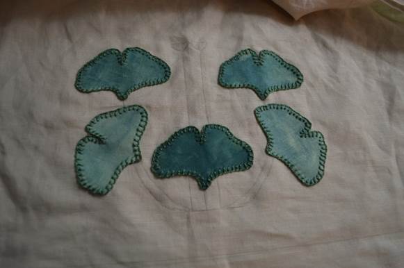 Art Threads: Craftsman Gingko Table Scarf