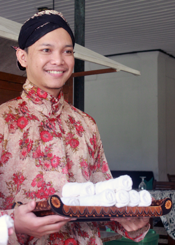 Nyamannya Makan Siang di Resto Pendopo Ndalem Yogyakarta - WANIMBAMBUNG