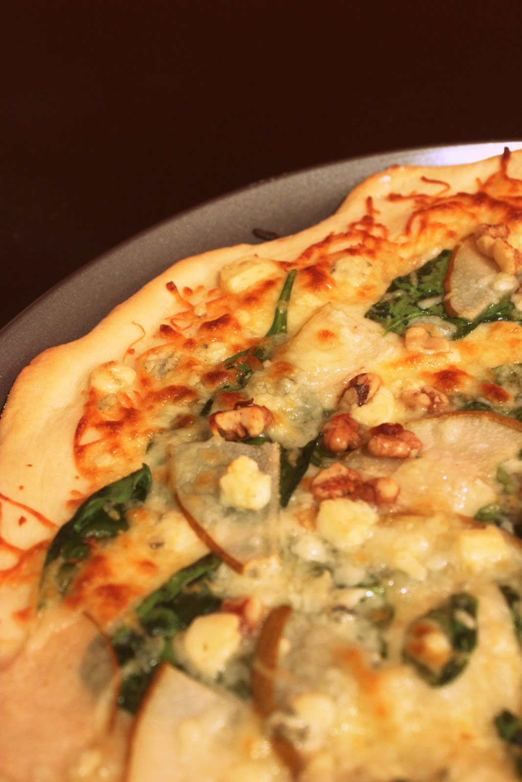 Swavory Stuff: Pear Gorgonzola Pizza