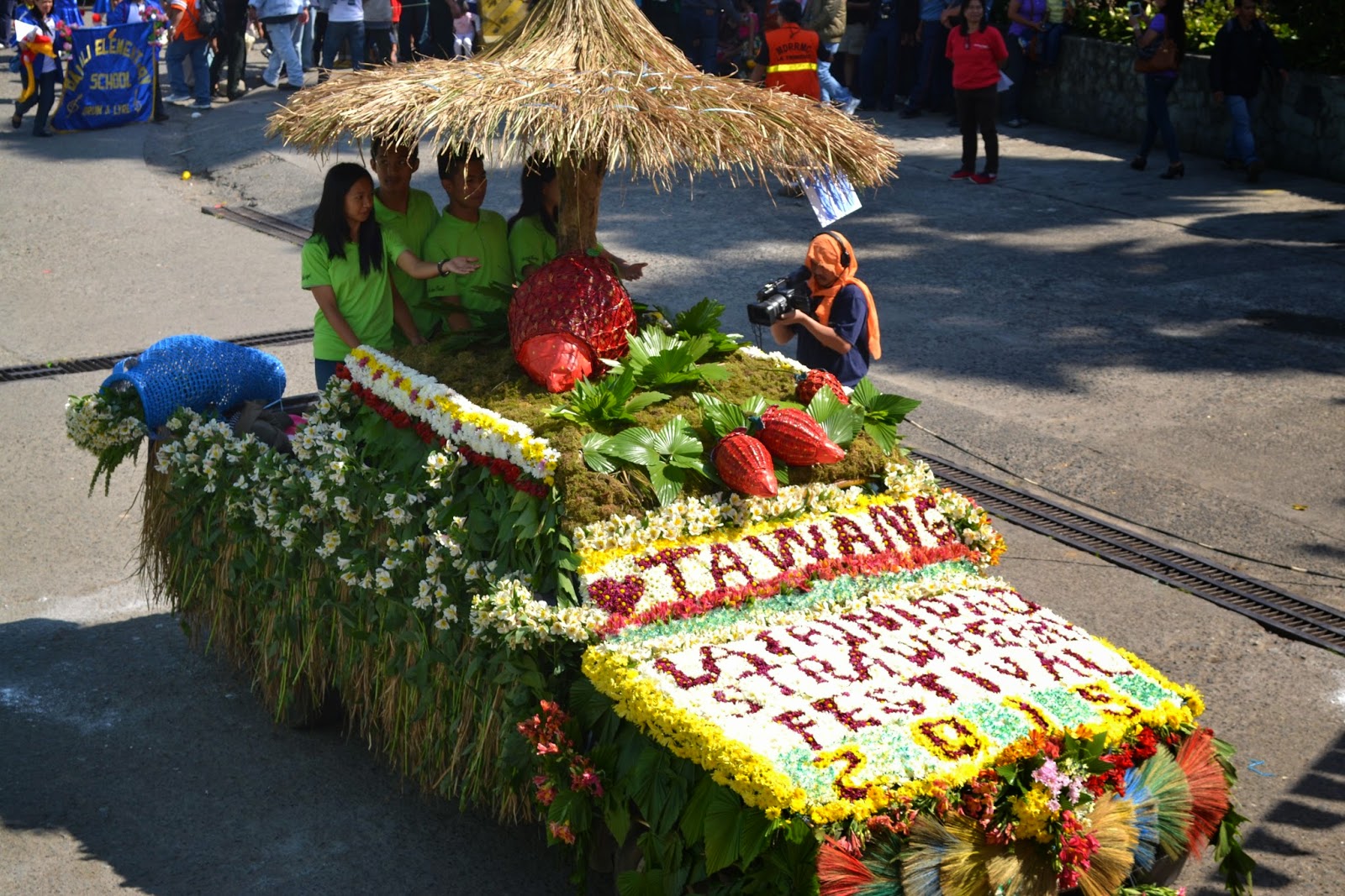 La Trinidad Tourism: Glimpse of LT Barangay's Mini-floats and Drum and ...