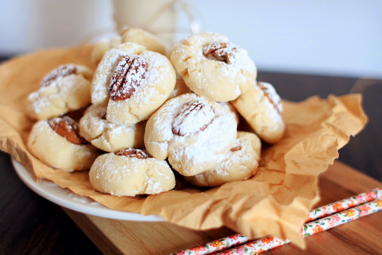 Feeding My Addiction: Ghoreyeba {Arabic Butter Cookies}