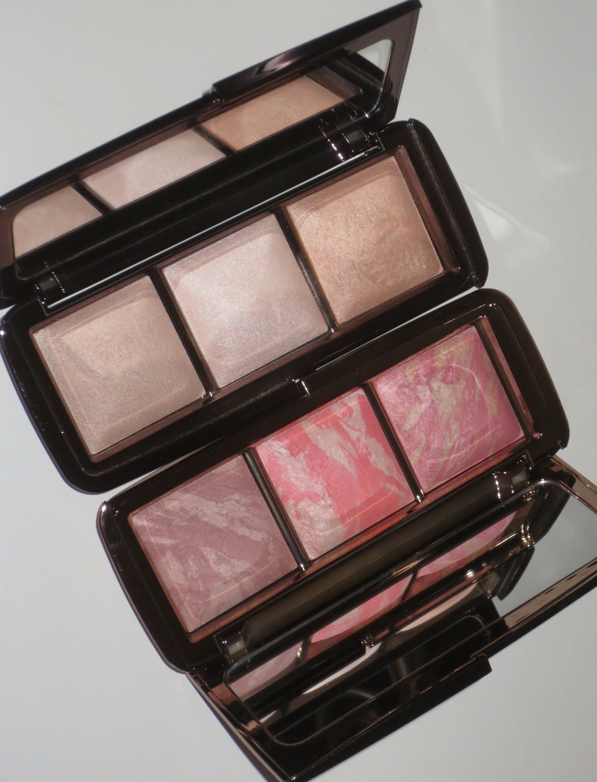 CONTEMPO BEAUTY : HOURGLASS AMBIENT LIGHTING BLUSH PALETTE