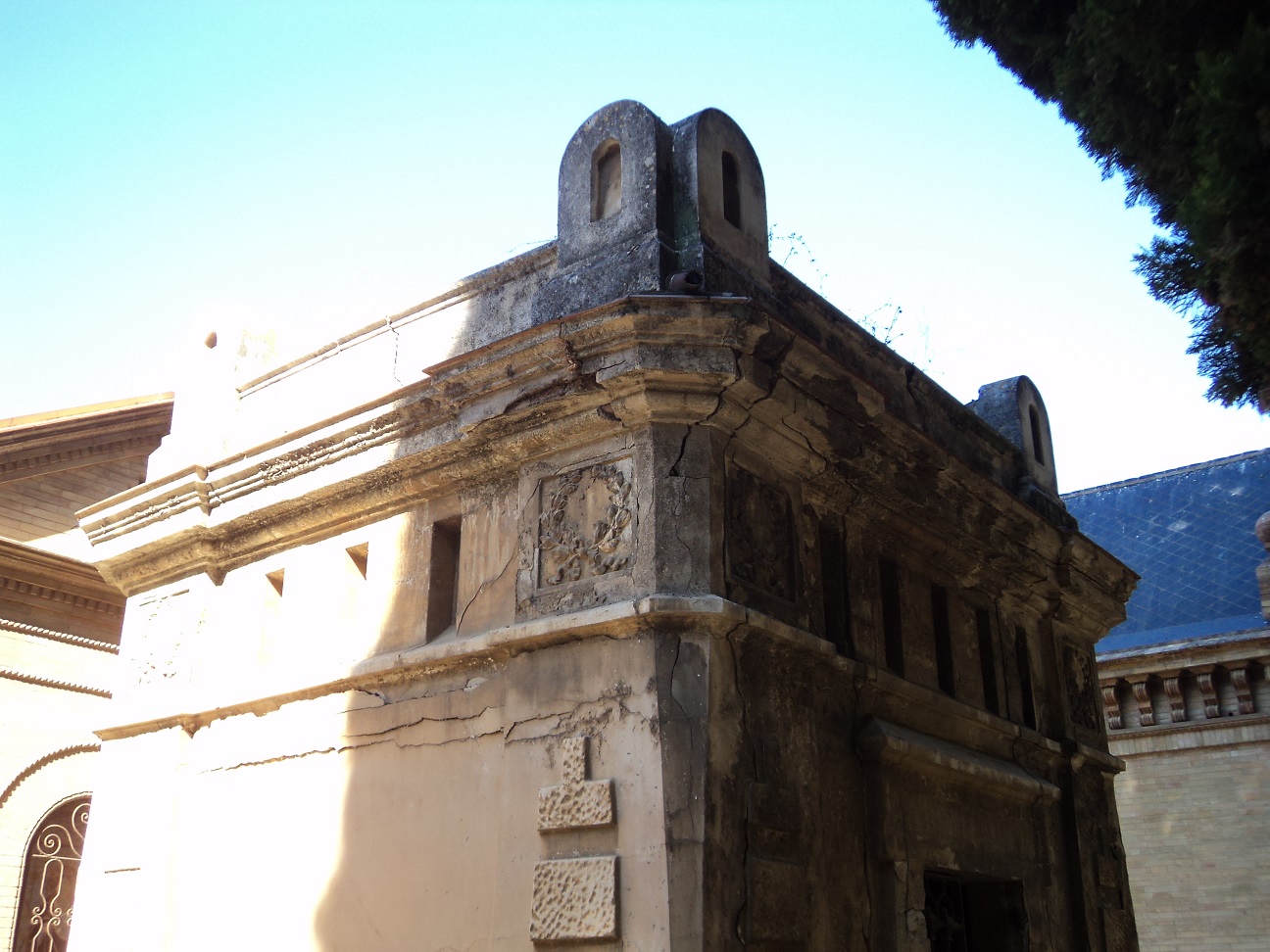 Cultura de Sevilla: La fragilidad del patrimonio funerario