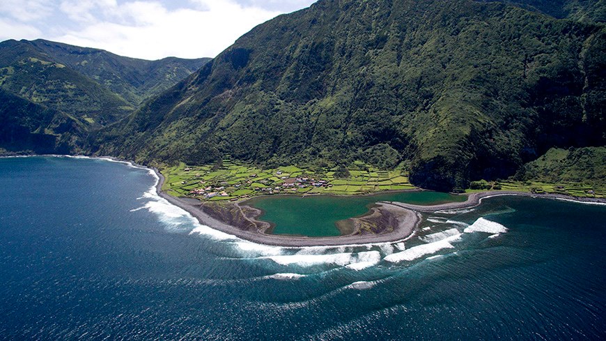 Lenda da Caldeira de Santo Cristo, ilha de S.Jorge. - I Love Azores