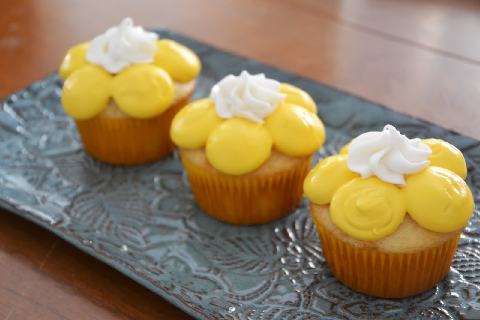 Much Ado About Somethin: Easy Flower Cupcakes