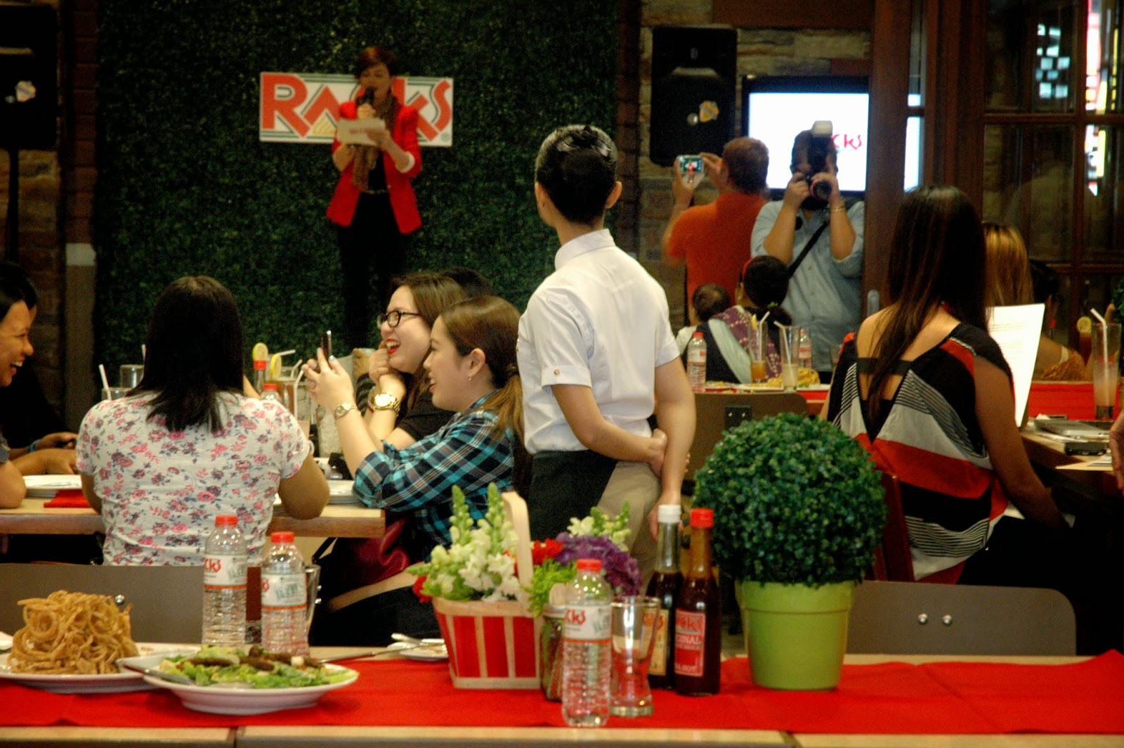 DUDE FOR FOOD: Real American Country Kitchen Style: New Look and All ...