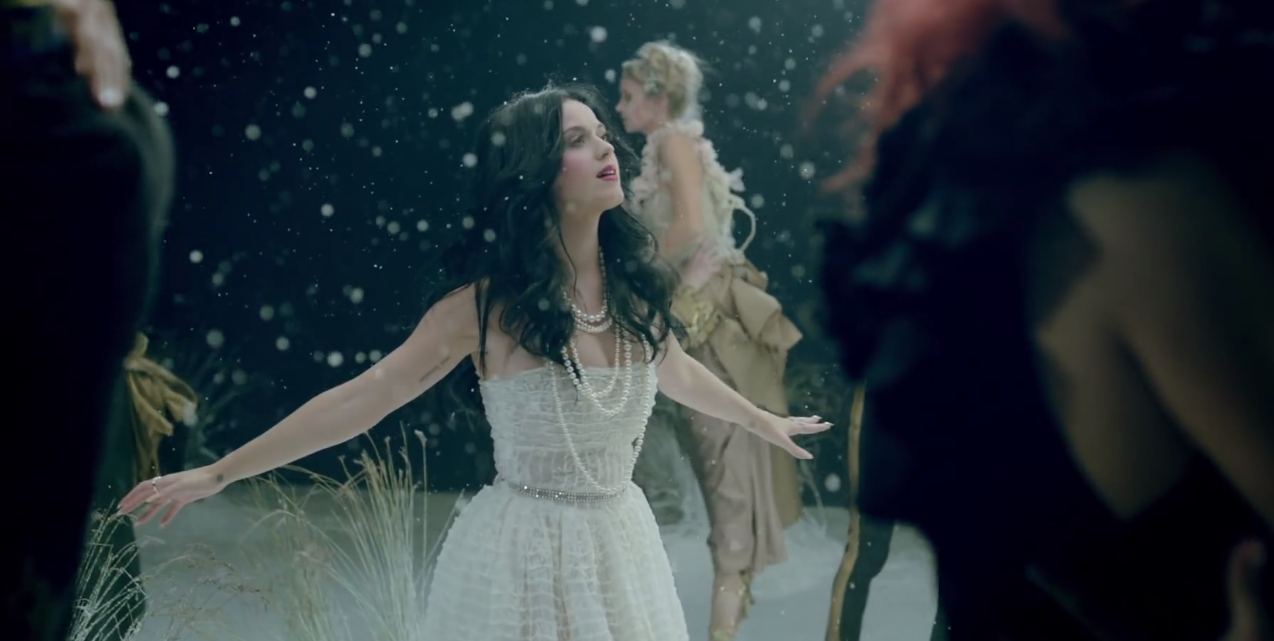 Inside by the Music: Significado del vídeo de "Unconditionally": el ...