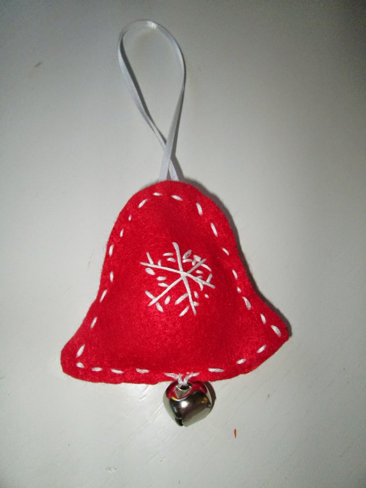 roommom27: Felt Bell Christmas Ornaments